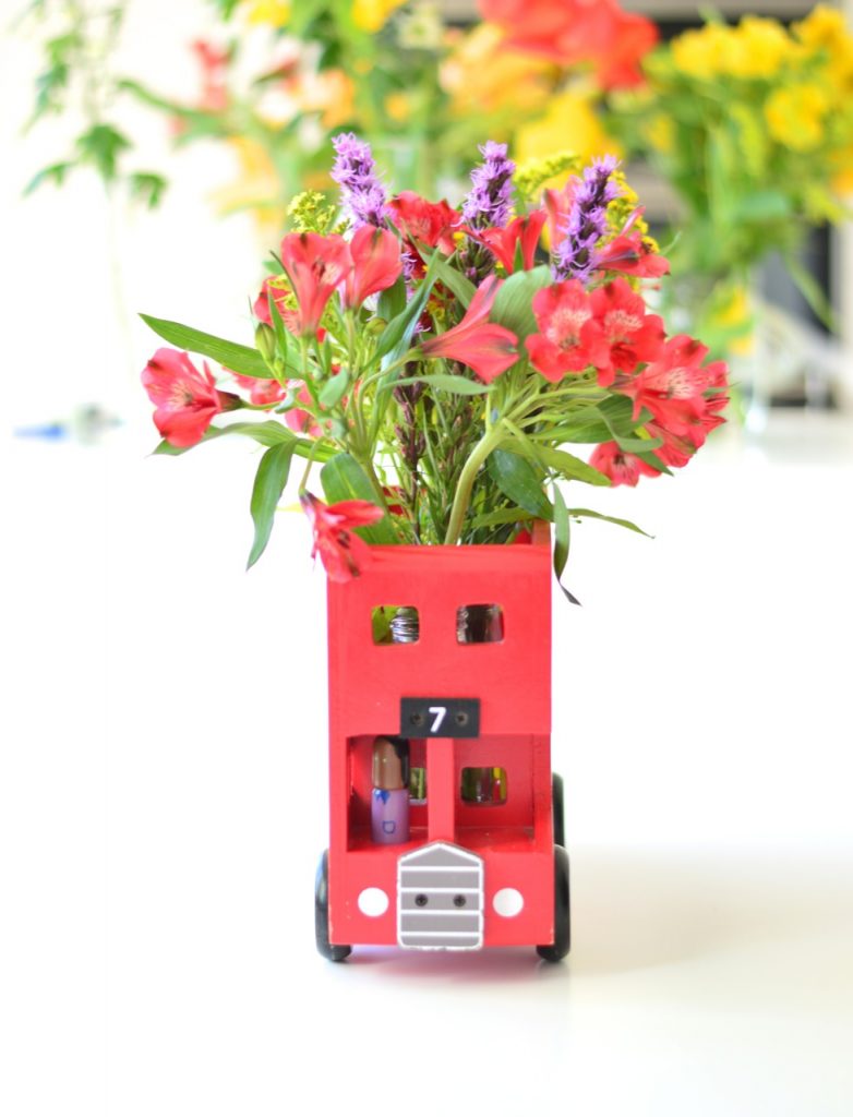3 unusual ways to display your flowers - DIY home decor - Your DIY Family
