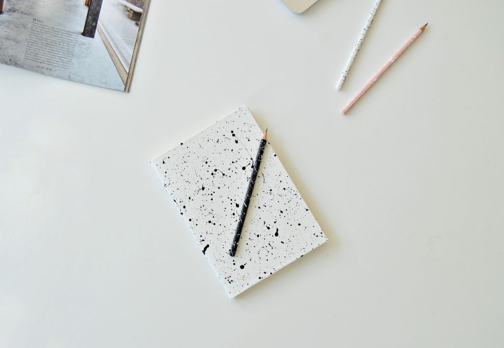 DIY paint splatter notebook covers and pencils - DIY home decor - Your ...