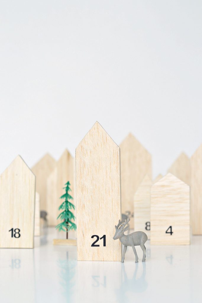 Make this! Mini house wooden advent calendar - DIY home decor - Your ...