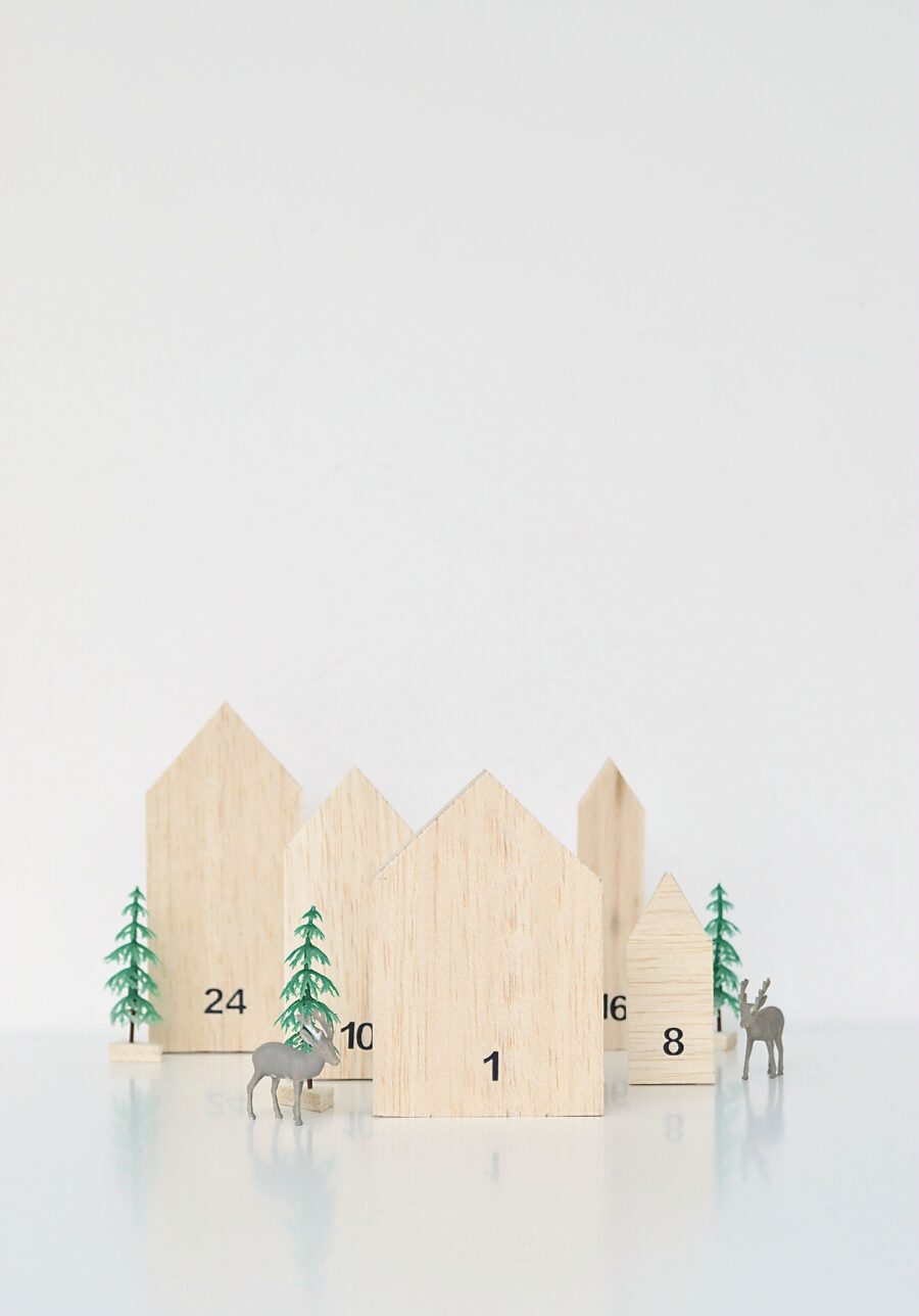 Make this! Mini house wooden advent calendar - DIY home decor - Your ...