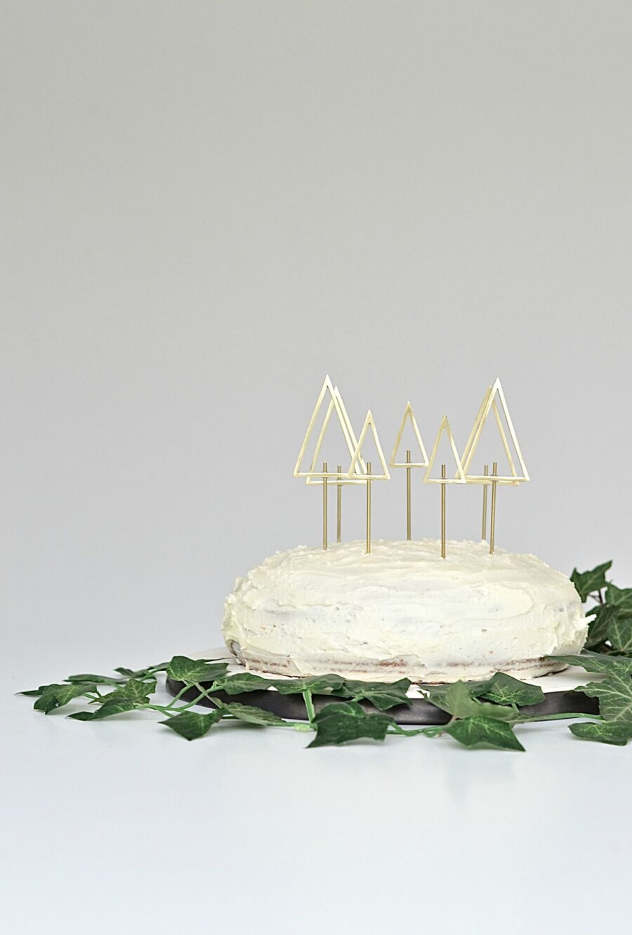 Simple and chic DIY Christmas tree cake toppers - DIY home decor - Your ...
