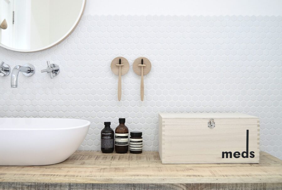 Medicine storage box diy - DIY home decor - Your DIY Family