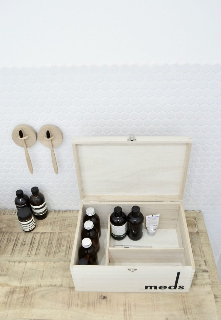 Medicine storage box diy - DIY home decor - Your DIY Family
