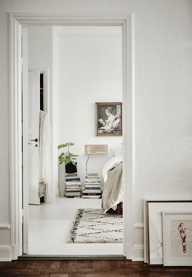 Little decor ideas for big impact: off center wall decor - your DIY family