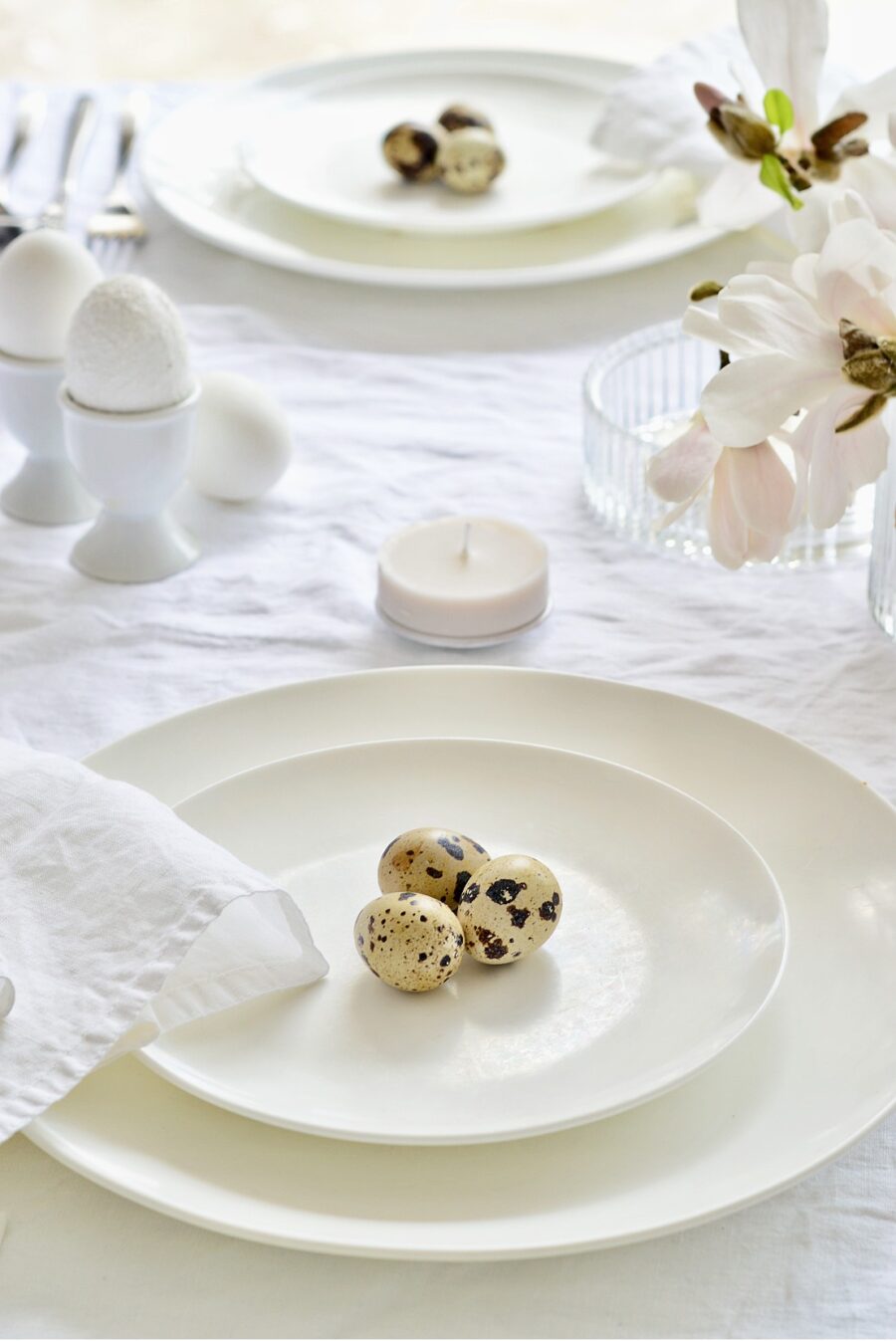 white out: a simple Easter table setting (that's easy to recreate ...