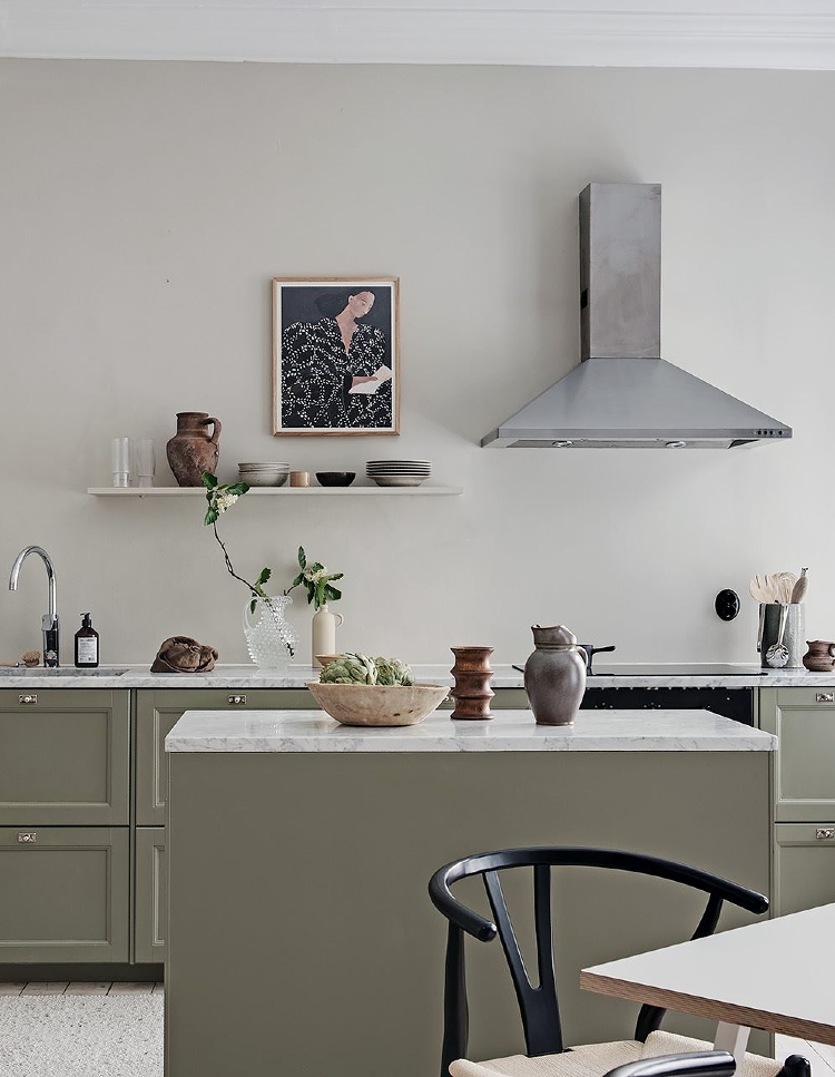 home tour | stylish Scandinavian apartment with an olive green kitchen ...