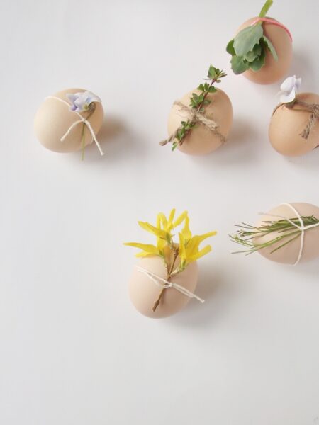 Simple Easter Egg decorating ideas - DIY home decor - Your DIY Family