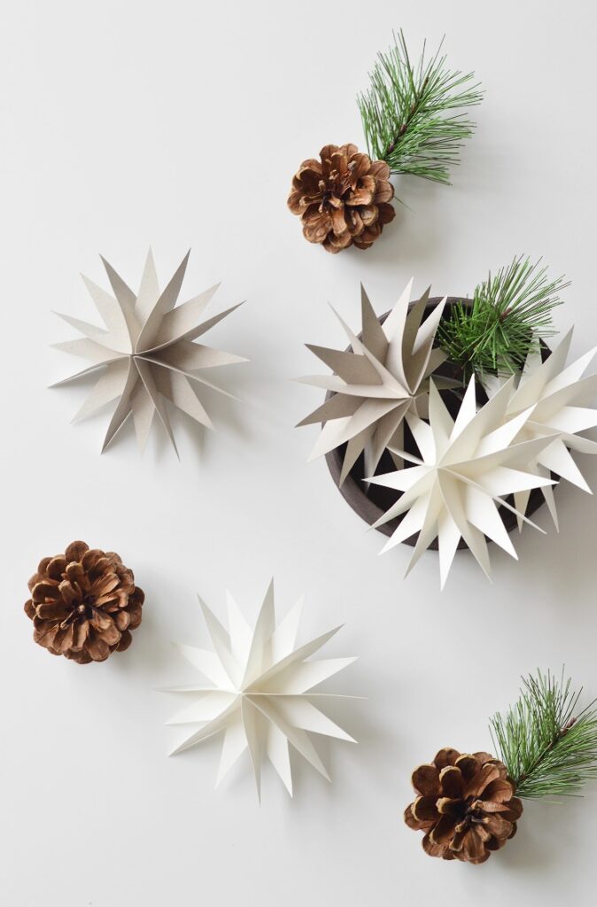 DIY Christmas paper stars to decorate with - DIY home decor - Your DIY ...